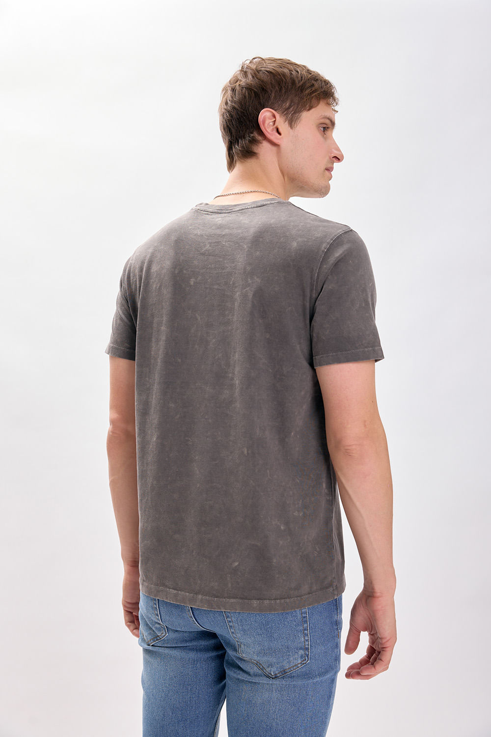 REMERA LAVADA CON BORDADO MANO GRIS