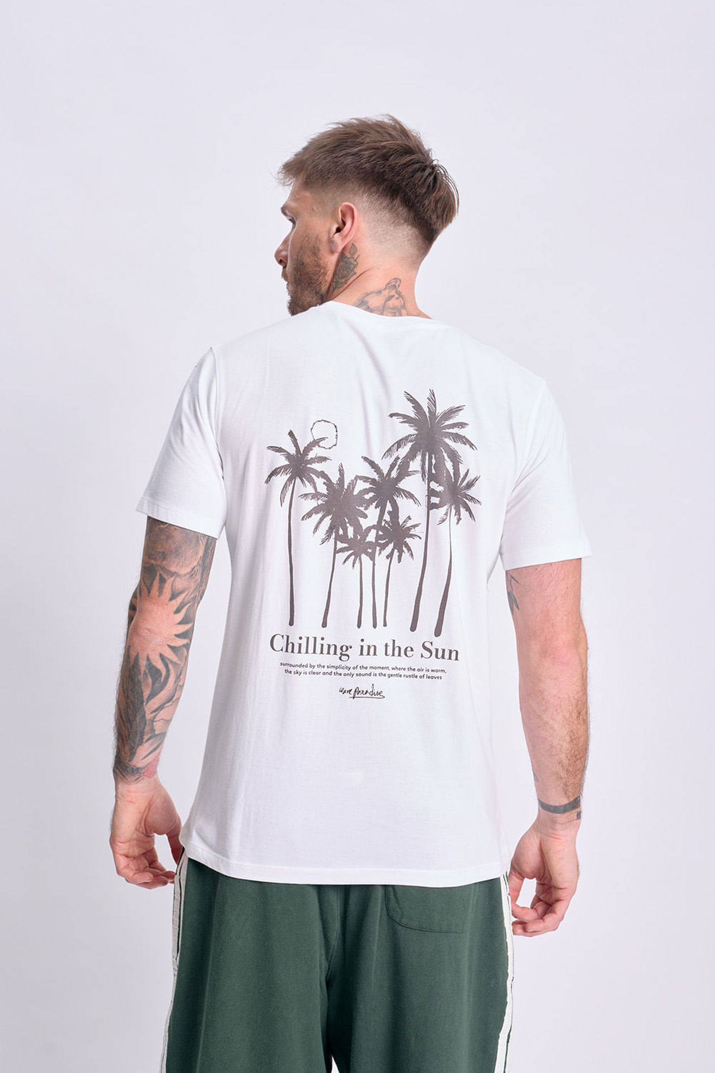 REMERA ESTAMPA CHILLING IN THE SUN BLANCO